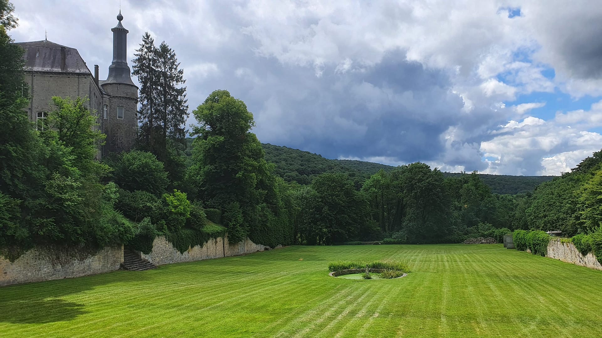 P. VIERVES-SUR-VIROIN - DOURBES - 10,8KM. - Chalet Delrue